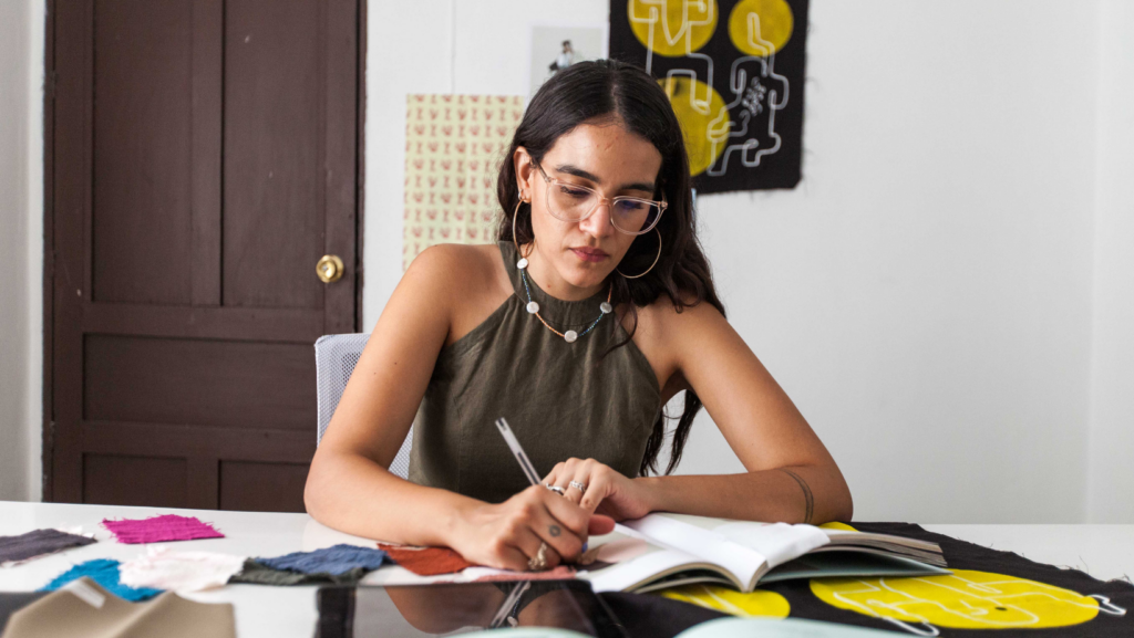 10 Powerful Creative Writing Essay Tips: A Complete Guide to Crafting ...